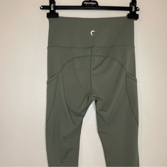 ZYIA | Pants & Jumpsuits | Zyia Sage Green Chill Pocket Vented Leggings ...